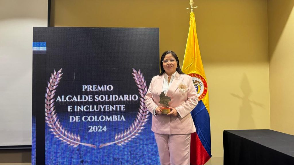 Alcira Sandoval Ibáñez, Líder en Inclusión y Empleo, Galardonada como ...